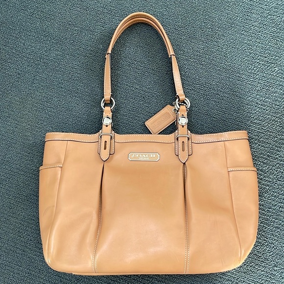 Coach | Bags | Coach Style F77f15147 Tan Leather Purse | Poshmark